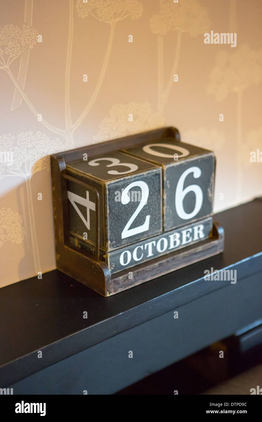 An old style block calender Stock Photo - Alamy
