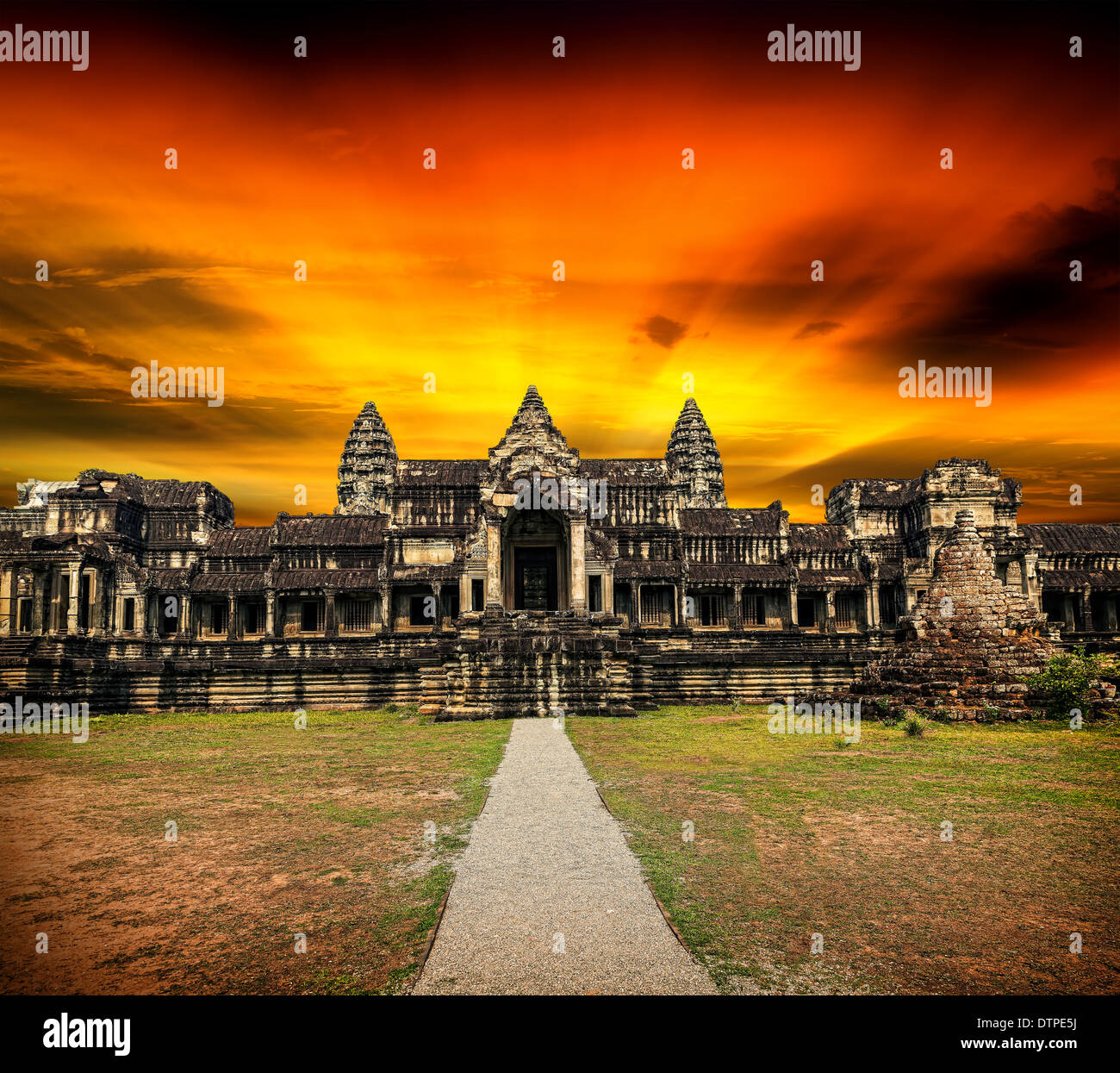 Angkor wat sunset hi-res stock photography and images - Alamy