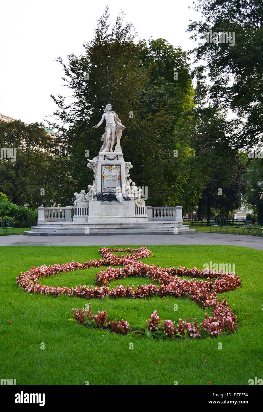 Statue of Amadeus Mozart with treble clef, Vienna, Austria Stock Photo ...