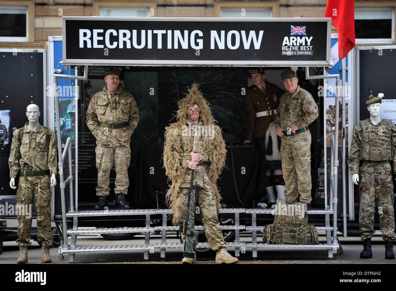 Uk Army Recruitment Stock Photos & Uk Army Recruitment Stock Images - Alamy