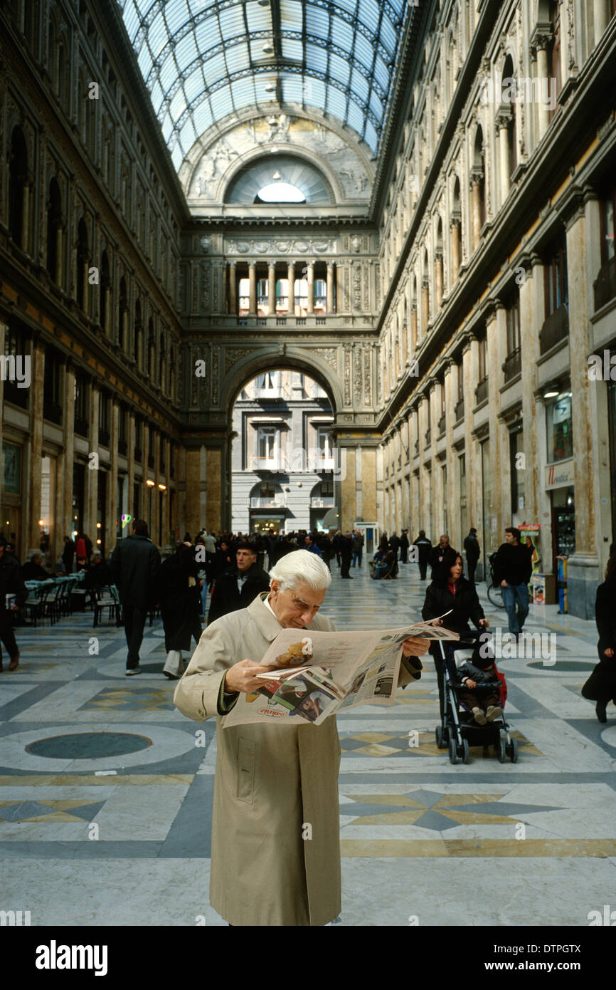Reading i newspaper hi-res stock photography and images - Alamy