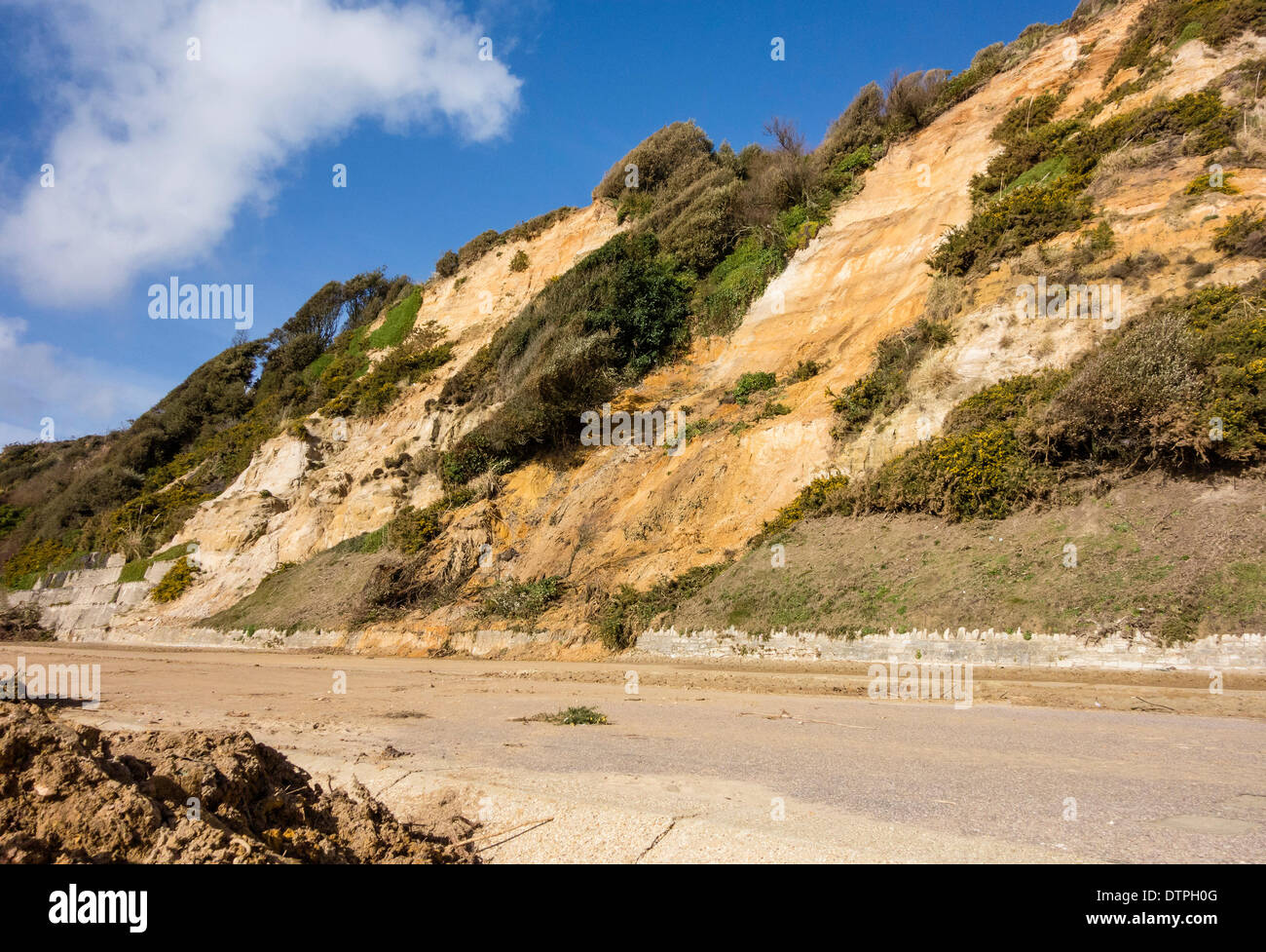 Cliff slippage hi-res stock photography and images - Alamy