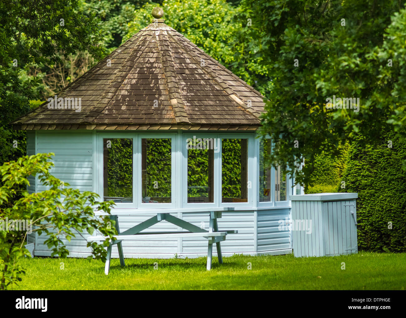 Summer house hi-res stock photography and images - Alamy