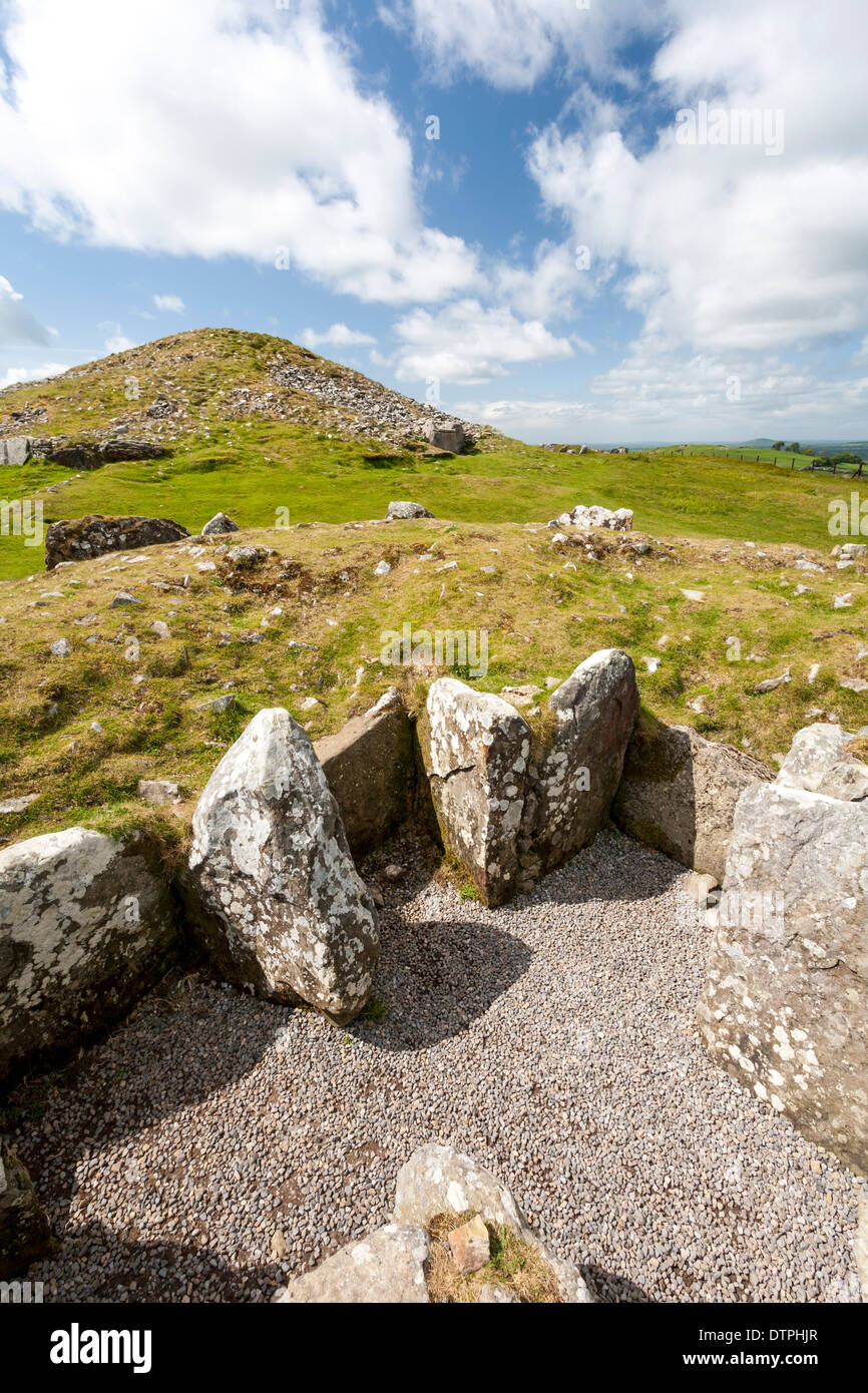 Ancient passage tombs hi-res stock photography and images - Alamy