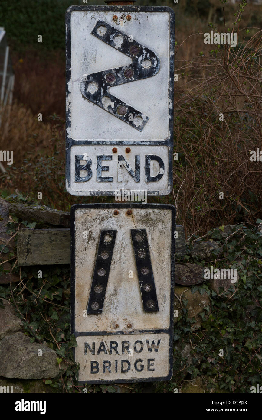 Z bend road sign hi-res stock photography and images - Alamy