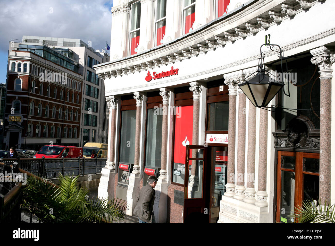 Santander bank london uk hi-res stock photography and images - Alamy