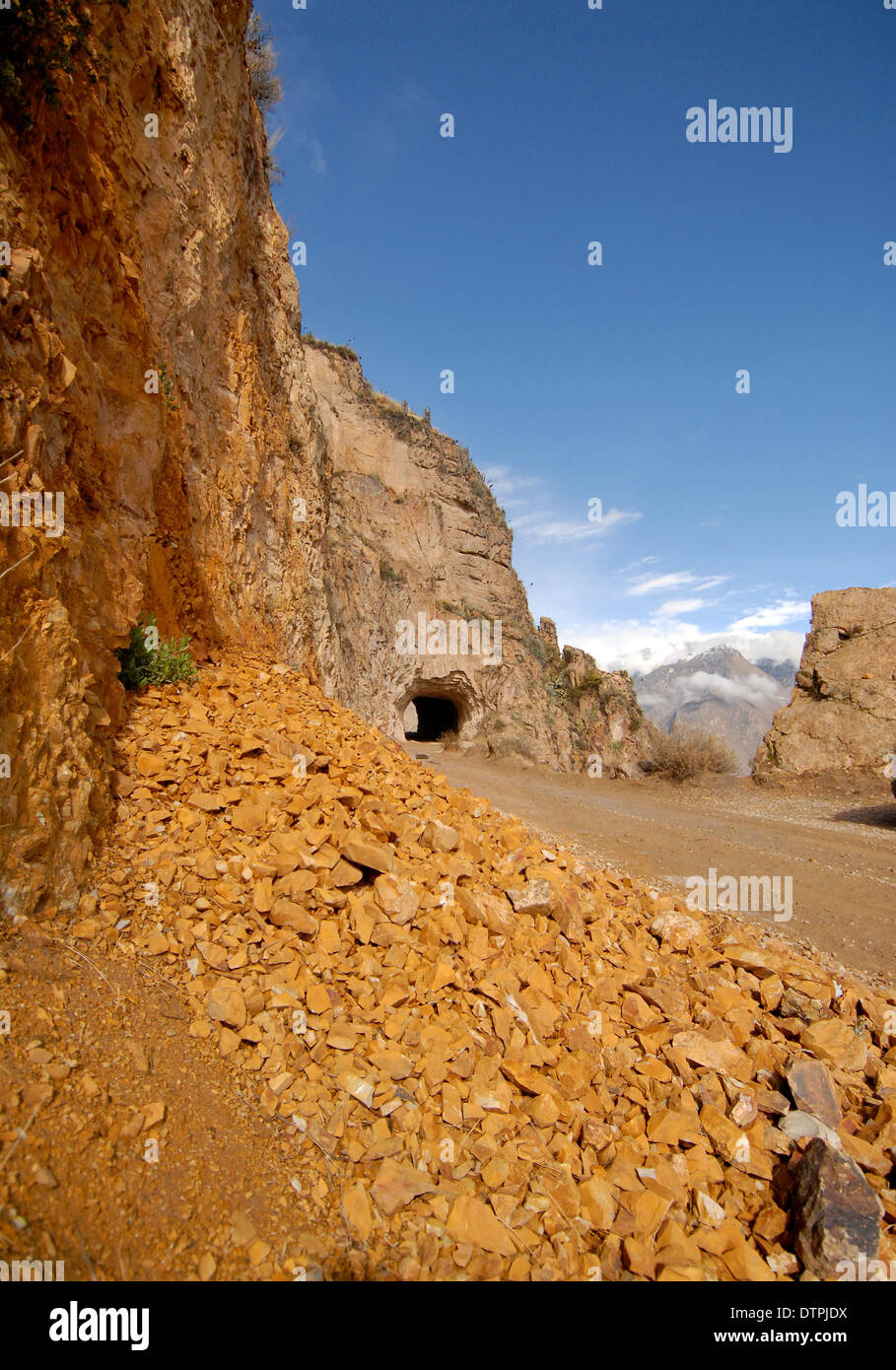 Inca tunnel hi-res stock photography and images - Alamy