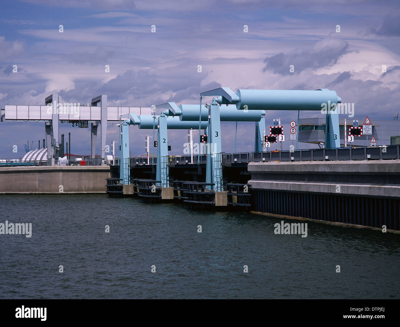 Lifting bridges hi-res stock photography and images - Alamy