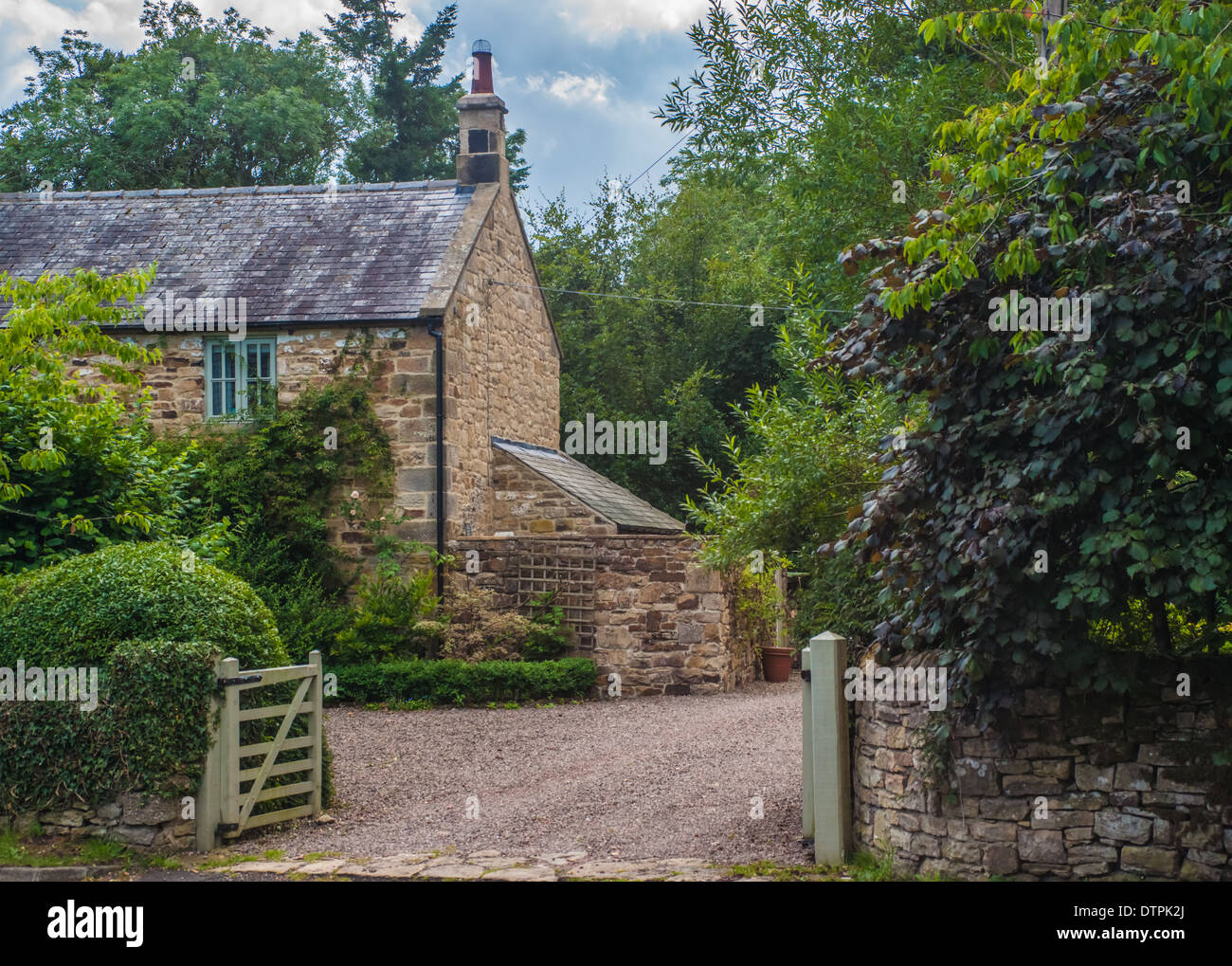 Rural country house stone hi-res stock photography and images - Alamy