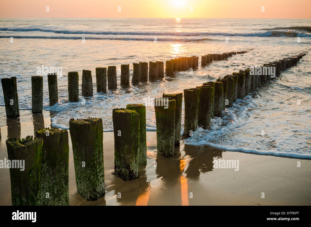 Sun rays and breakwaters hi-res stock photography and images - Alamy
