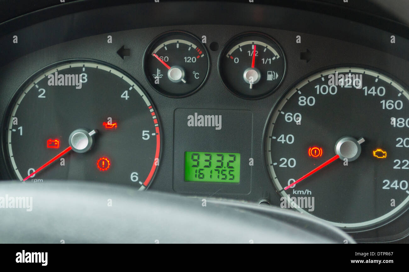Dashboard warning lights hi-res stock photography and images - Alamy