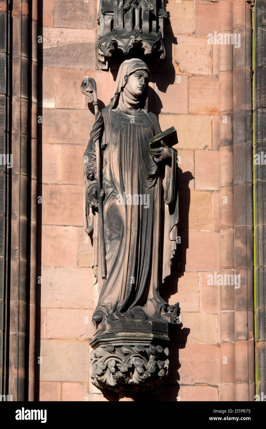 Female saint statue hi-res stock photography and images - Alamy