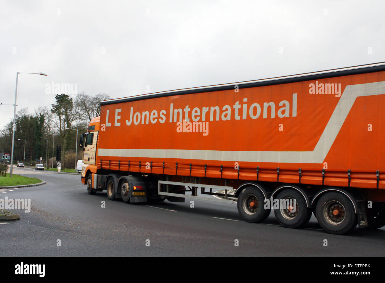 Uk hgv articulated trailers hi-res stock photography and images - Alamy