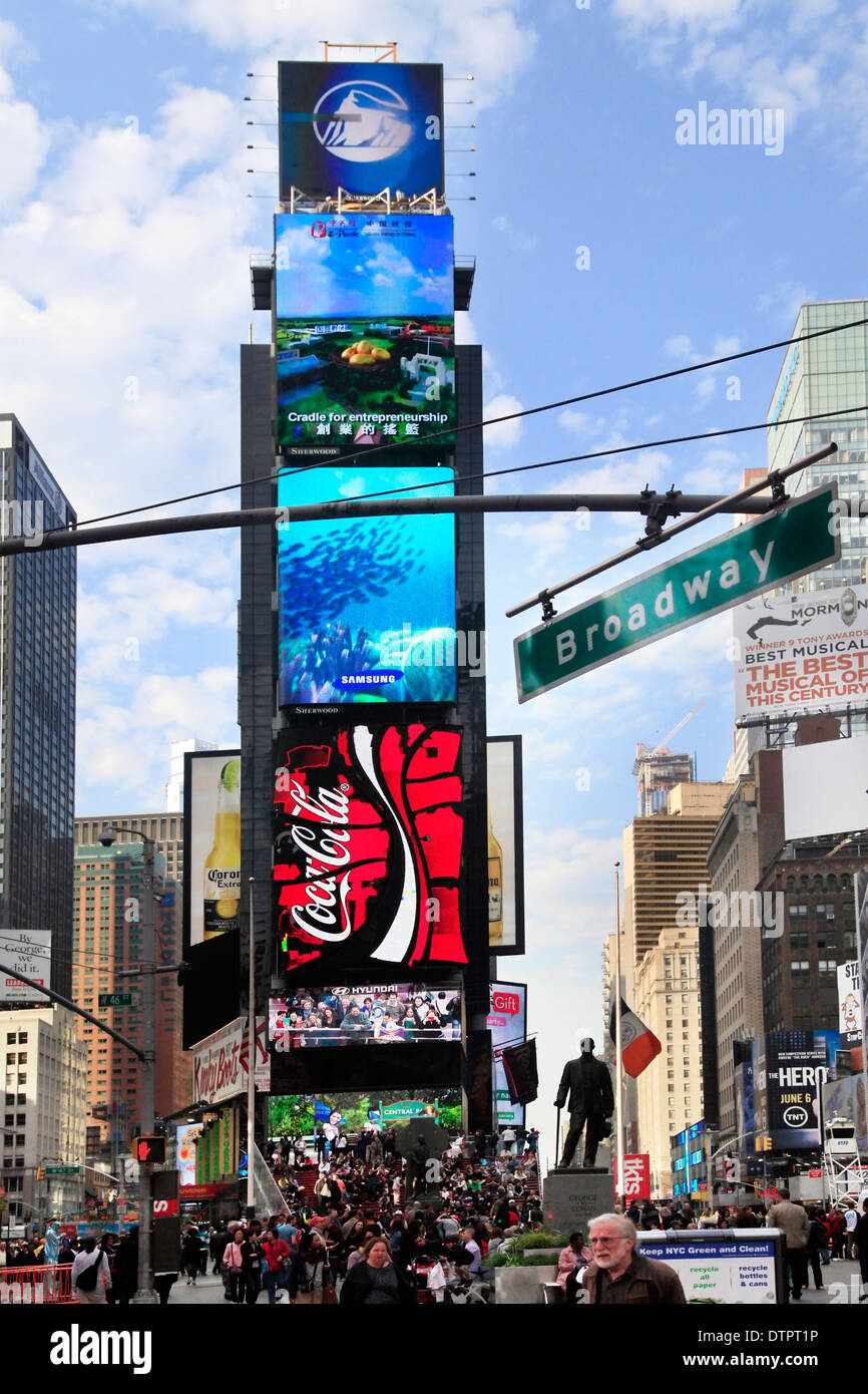 Times square building hi-res stock photography and images - Alamy