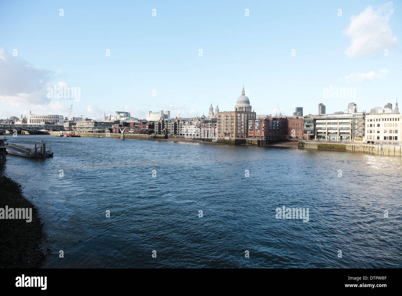 Queenhithe dock hi-res stock photography and images - Alamy