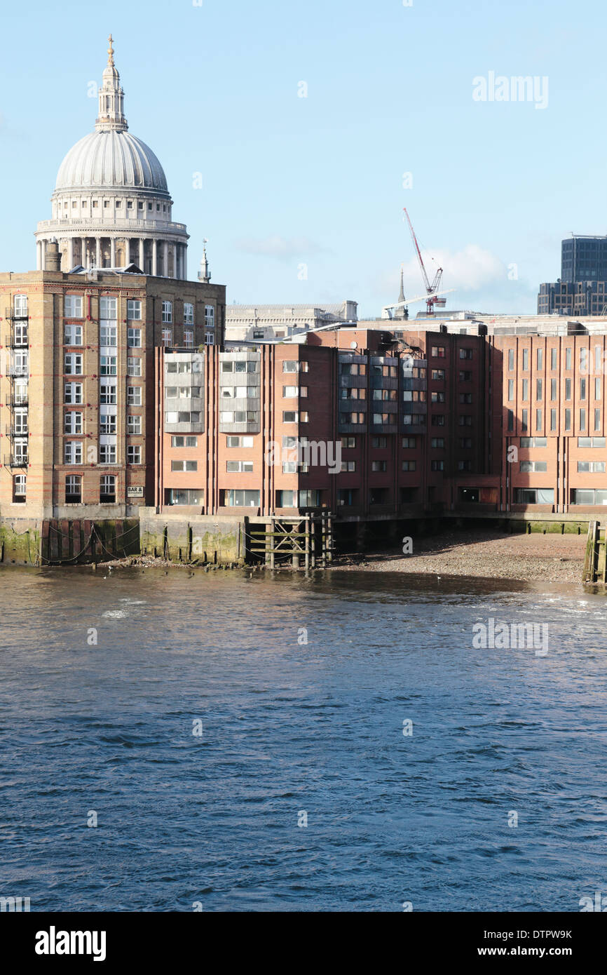Queenhithe dock hi-res stock photography and images - Alamy