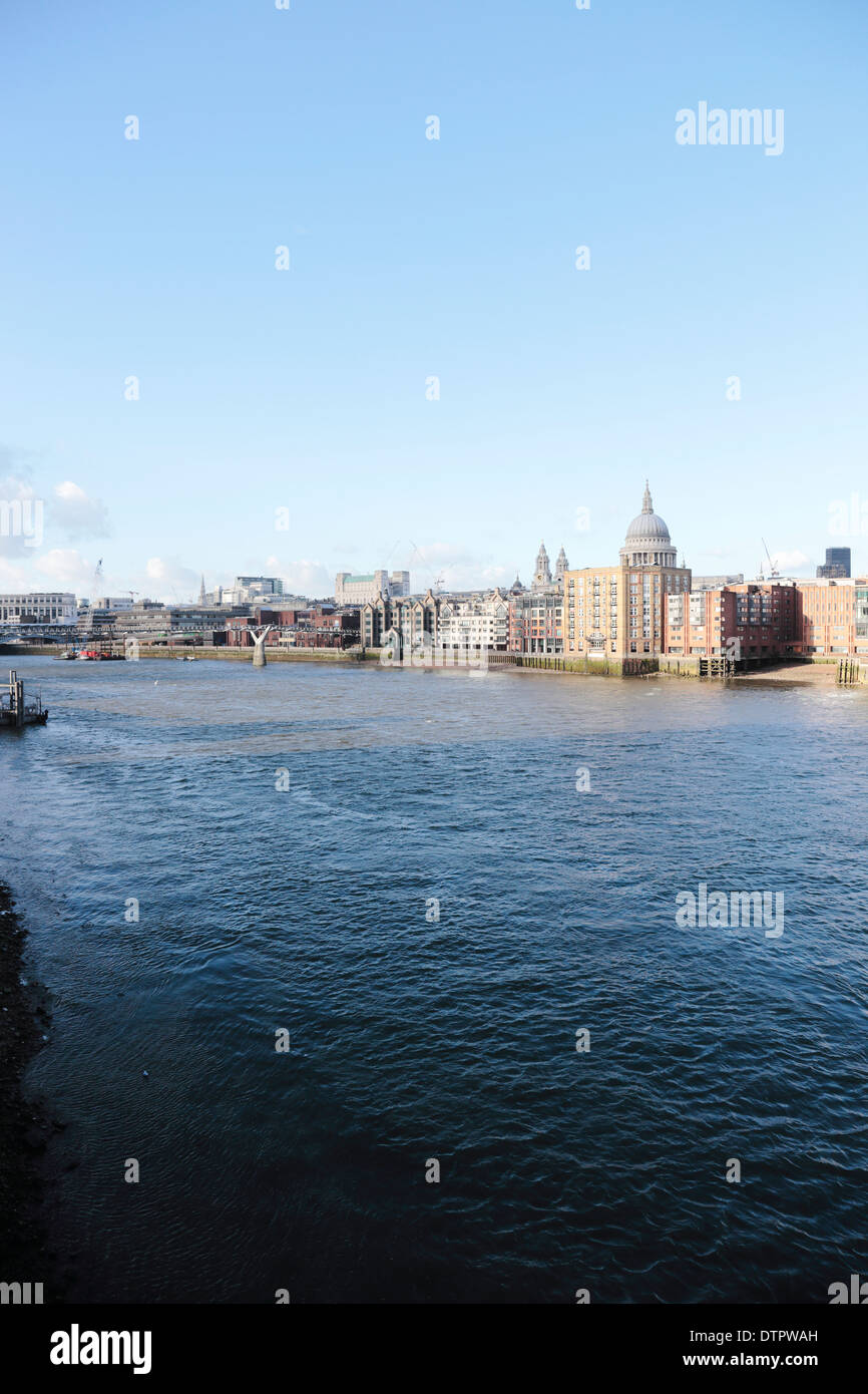 Queenhithe dock hi-res stock photography and images - Alamy