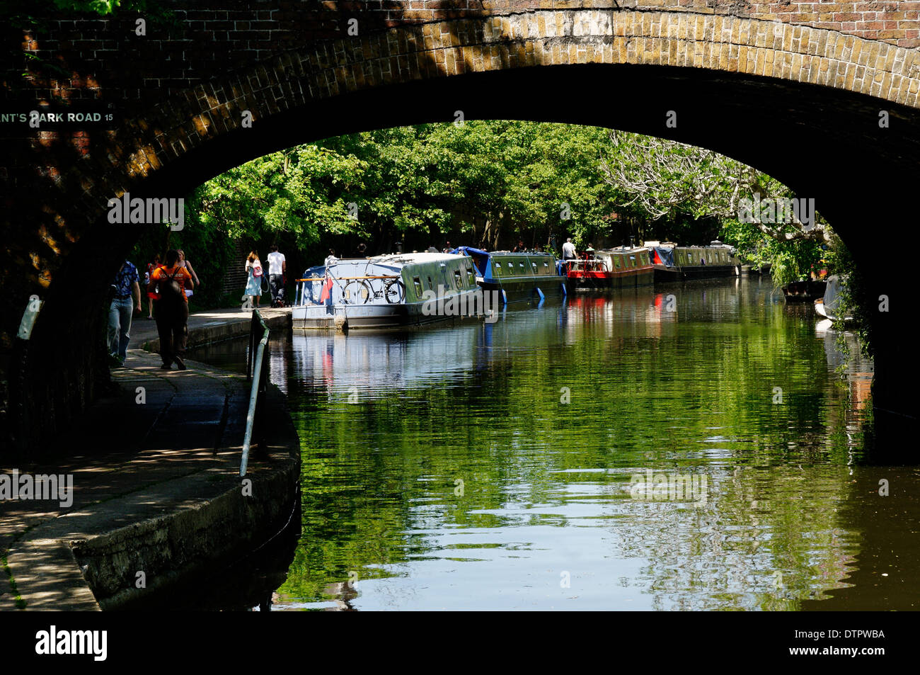 Canal boats longboats hi-res stock photography and images - Alamy