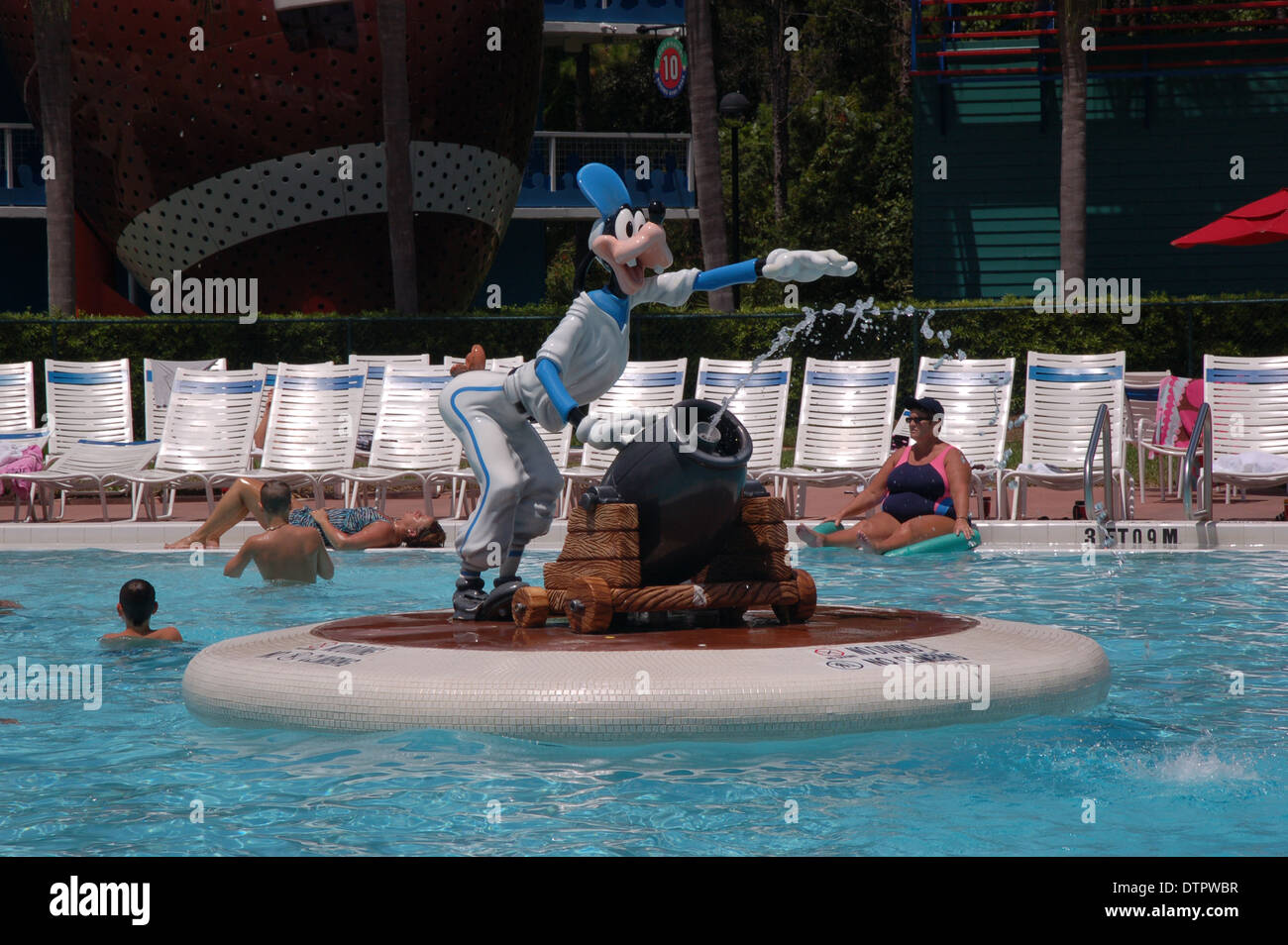 Goofy disney world hi-res stock photography and images - Alamy