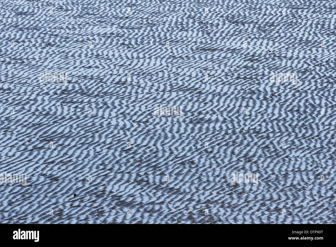 Wet sand patterns hi-res stock photography and images - Alamy