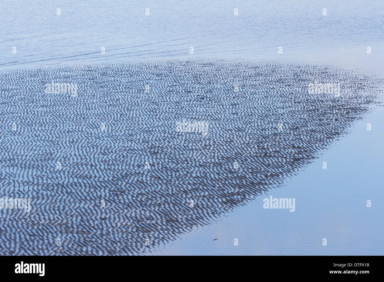 Wet sand patterns hi-res stock photography and images - Alamy