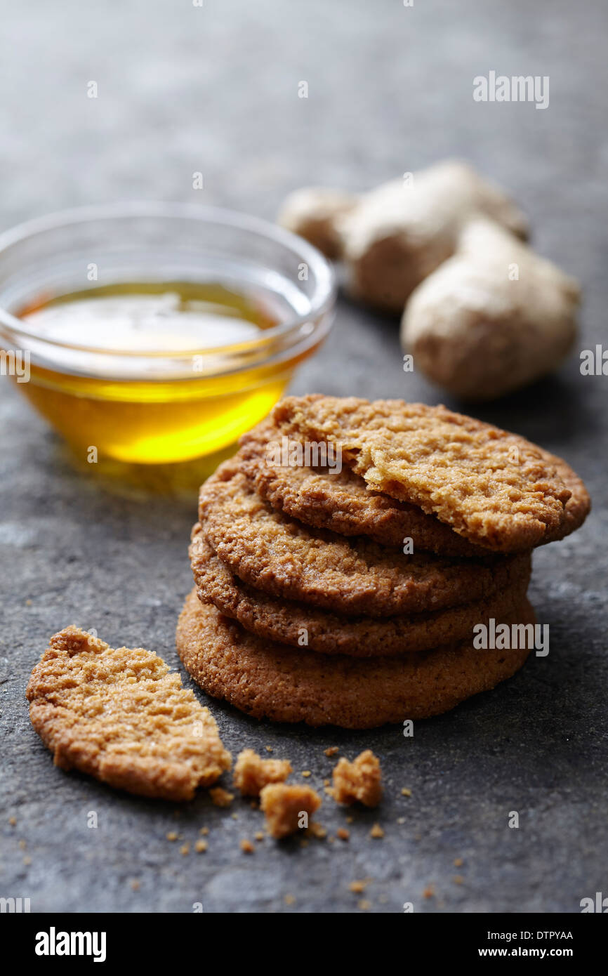 Ginger snaps hi-res stock photography and images - Alamy