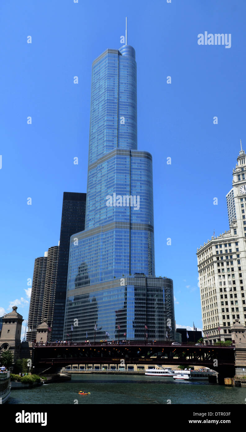 Chicago trump tower view hi-res stock photography and images - Alamy