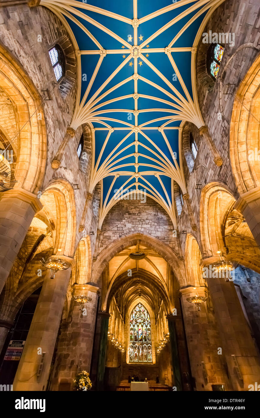Archway arch in ancient scottish hi-res stock photography and images ...