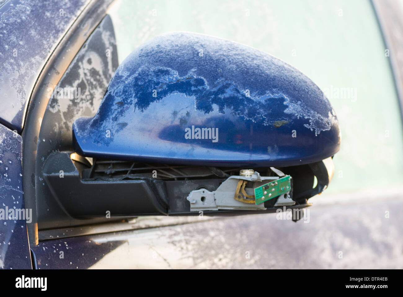 Car broken mirror hi-res stock photography and images - Alamy