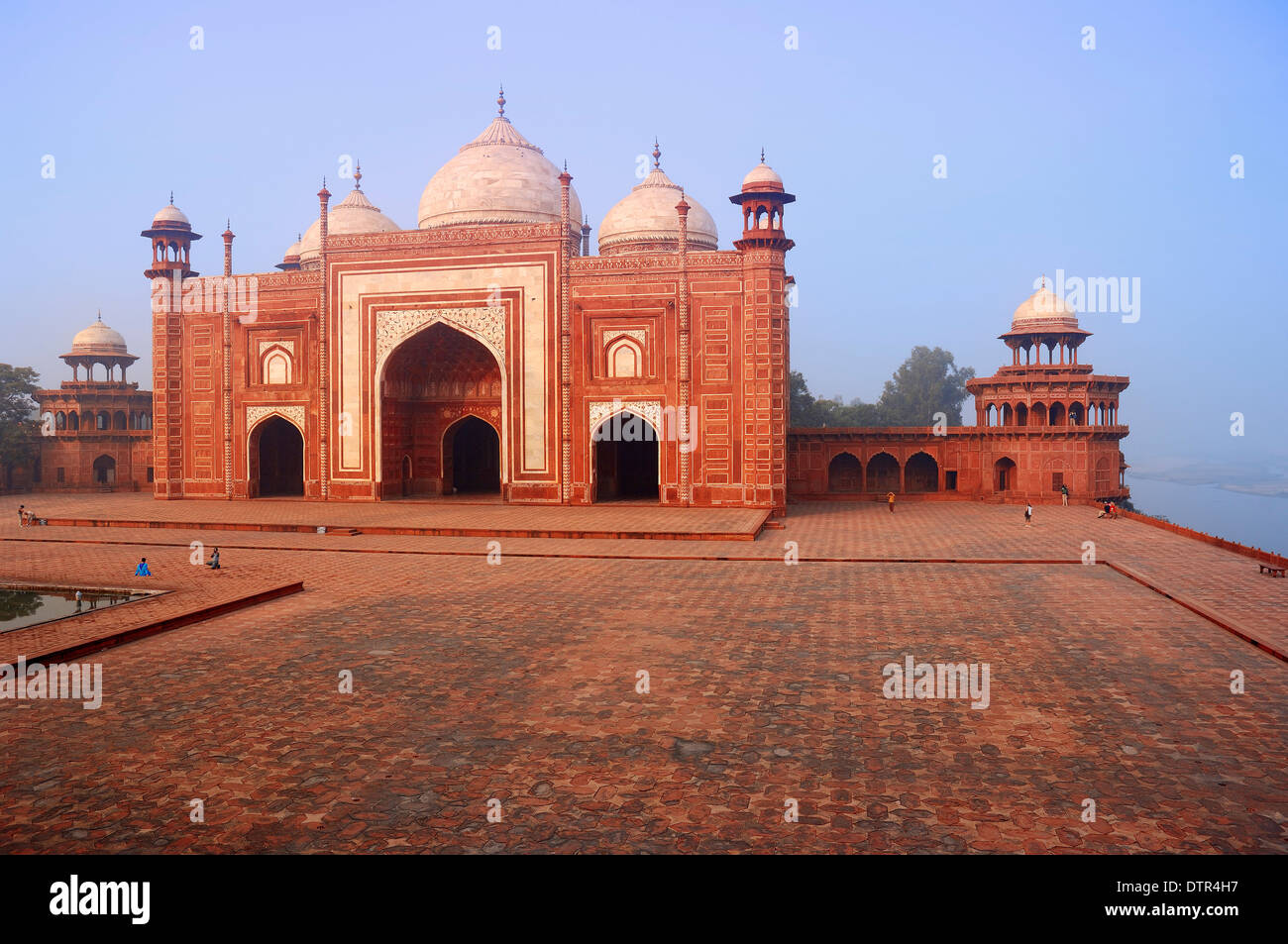 Taj mahal moschee hi-res stock photography and images - Alamy