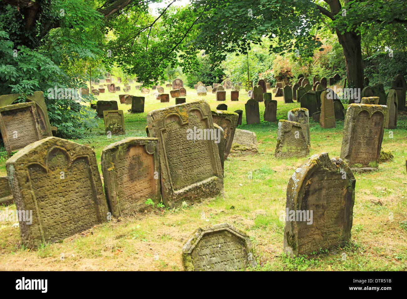 Cemetery Culture In Germany: Cemetery In Germany – VEKR