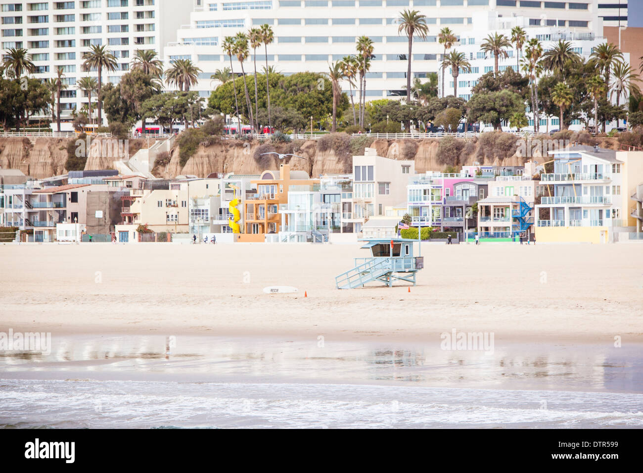 Houses and condos line the Santa Monica beach front close to Santa ...