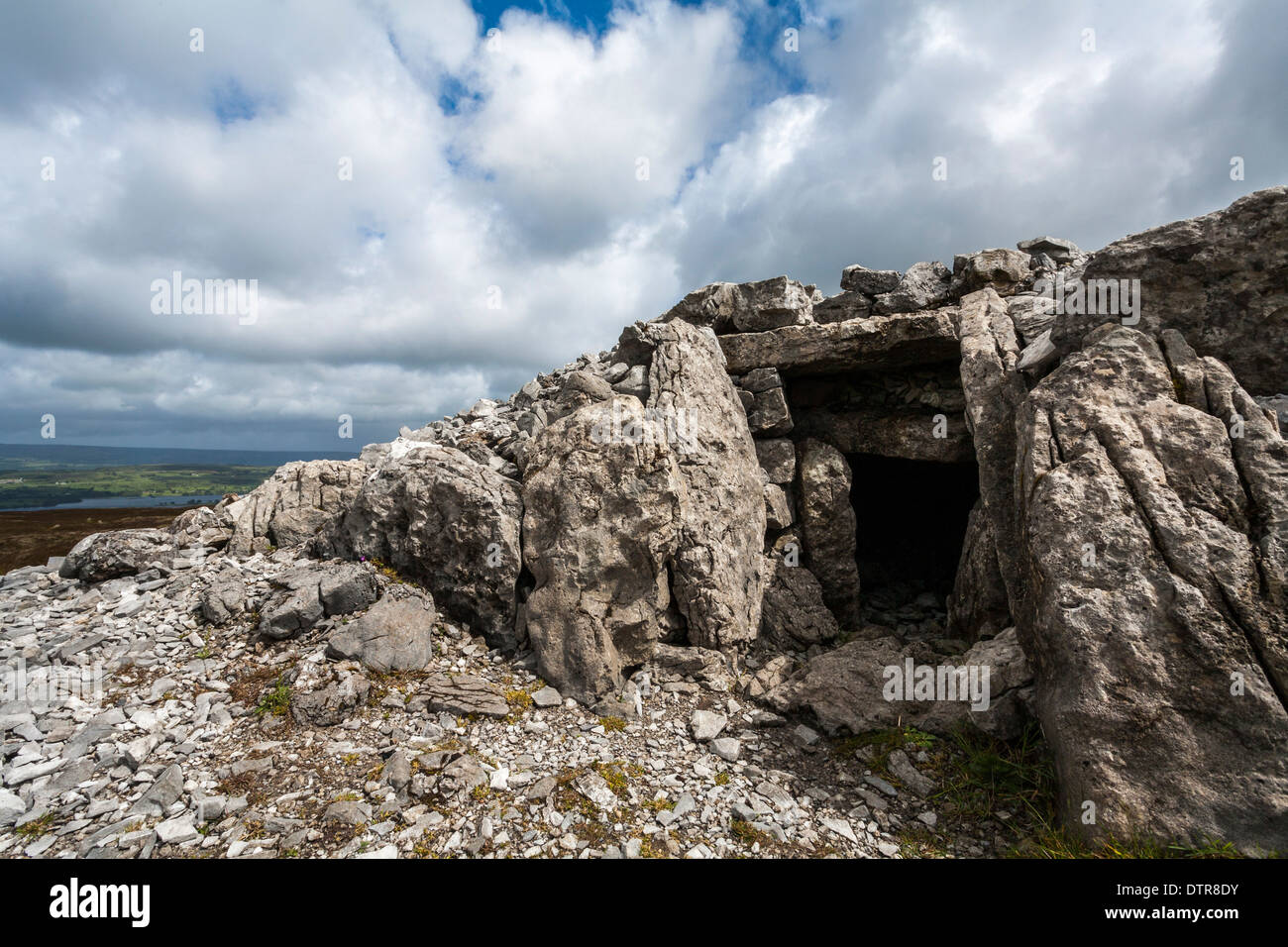 Passage tomb ireland carrowkeel hi-res stock photography and images - Alamy