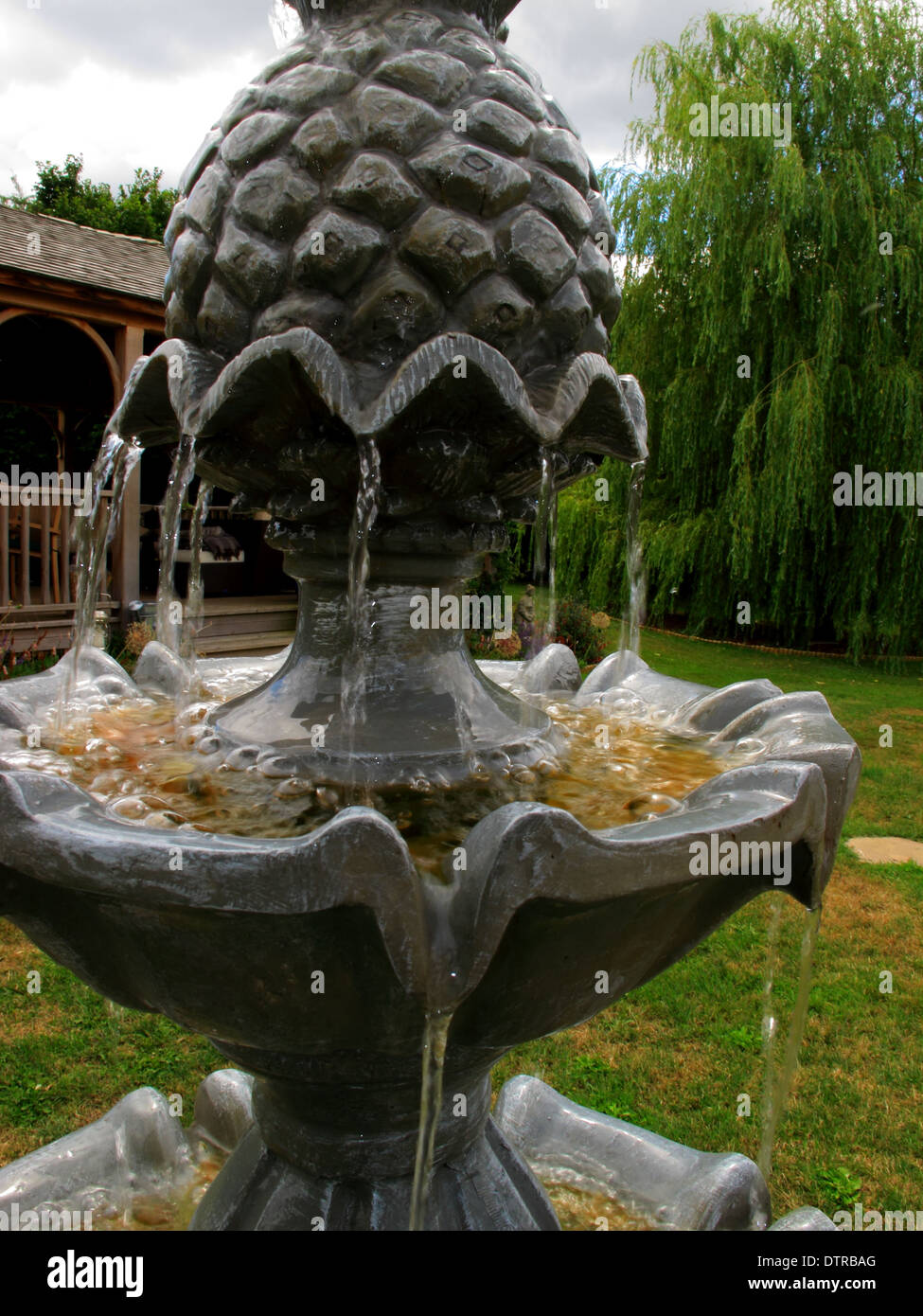 Water feature flowing hi-res stock photography and images - Alamy