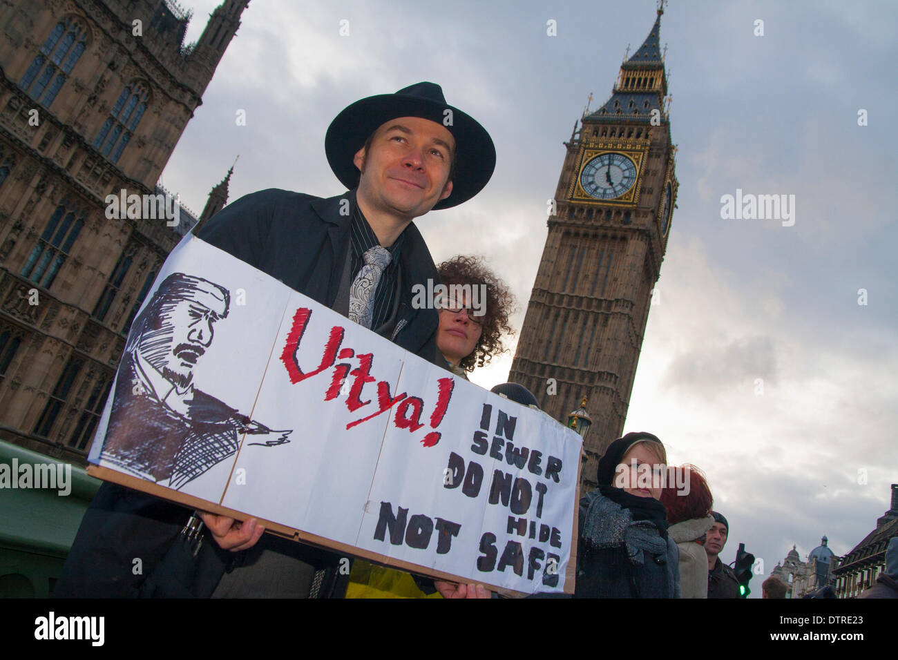 London human chain hi-res stock photography and images - Alamy