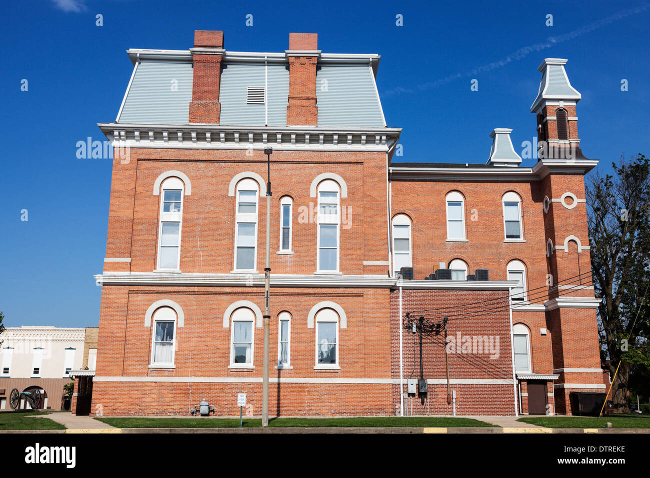 Old courthouse in Hillsboro, Montgomery County, Illinois, United States ...