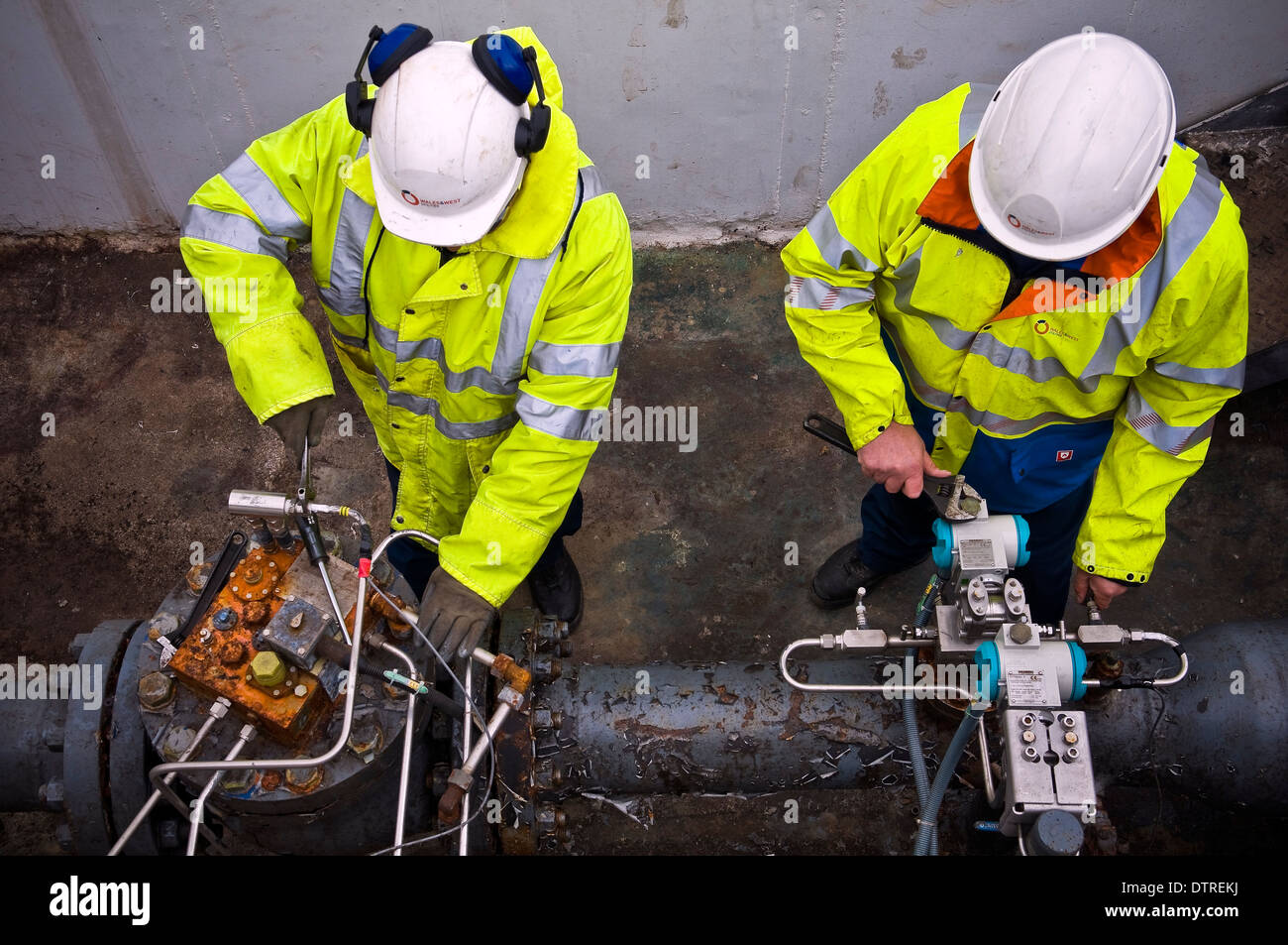 Gas engineers carrying out maintenance work at a gas pumping station in ...