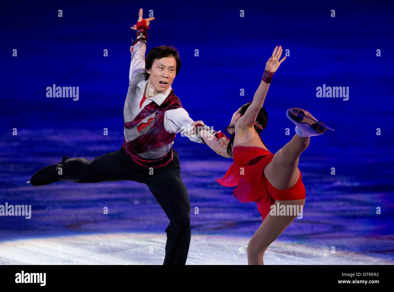 Sochi, Russia. 22nd Feb, 2014. Qing Pang and Jian Tong of China perform ...