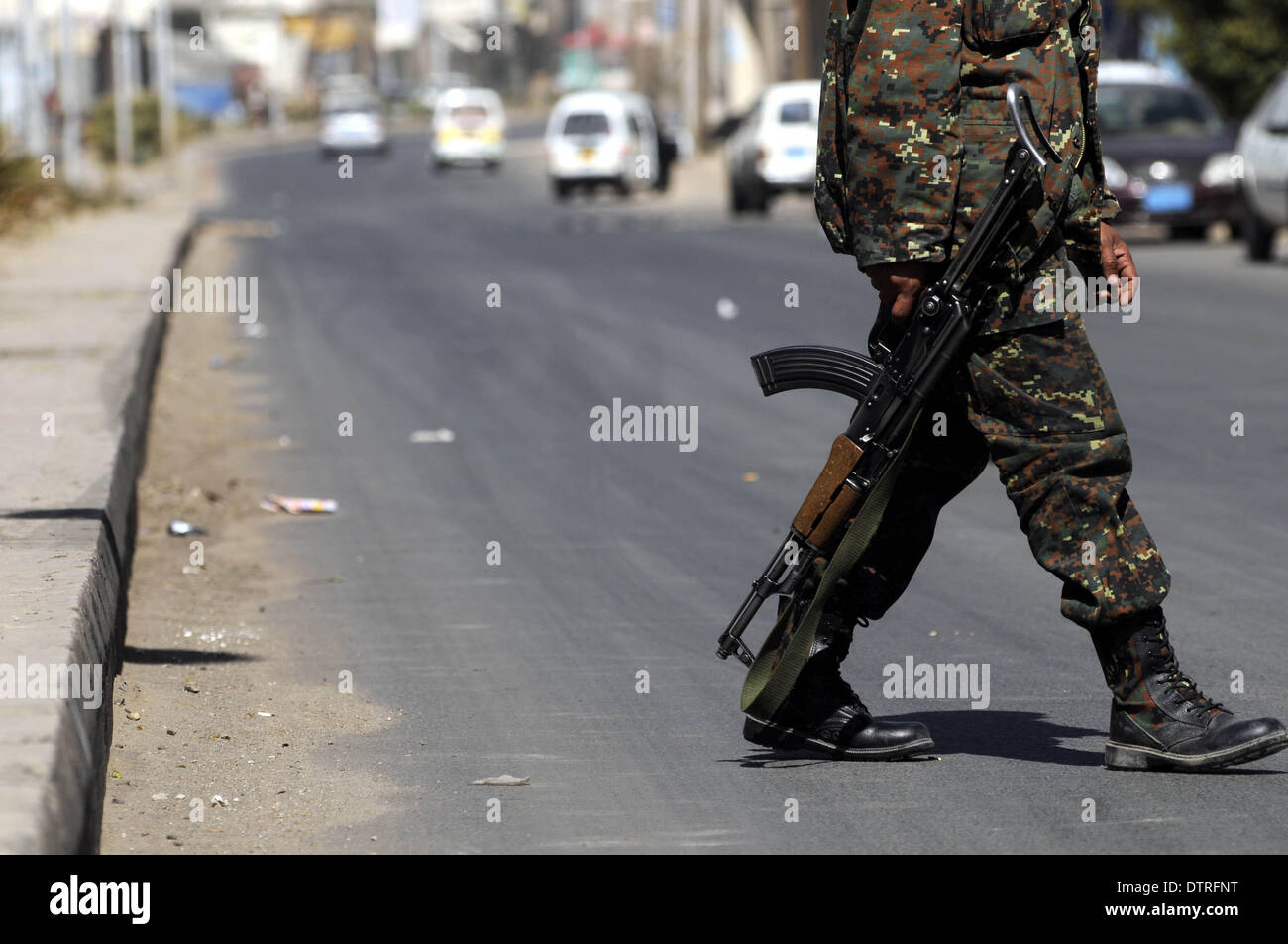 Yemen street central hi-res stock photography and images - Alamy