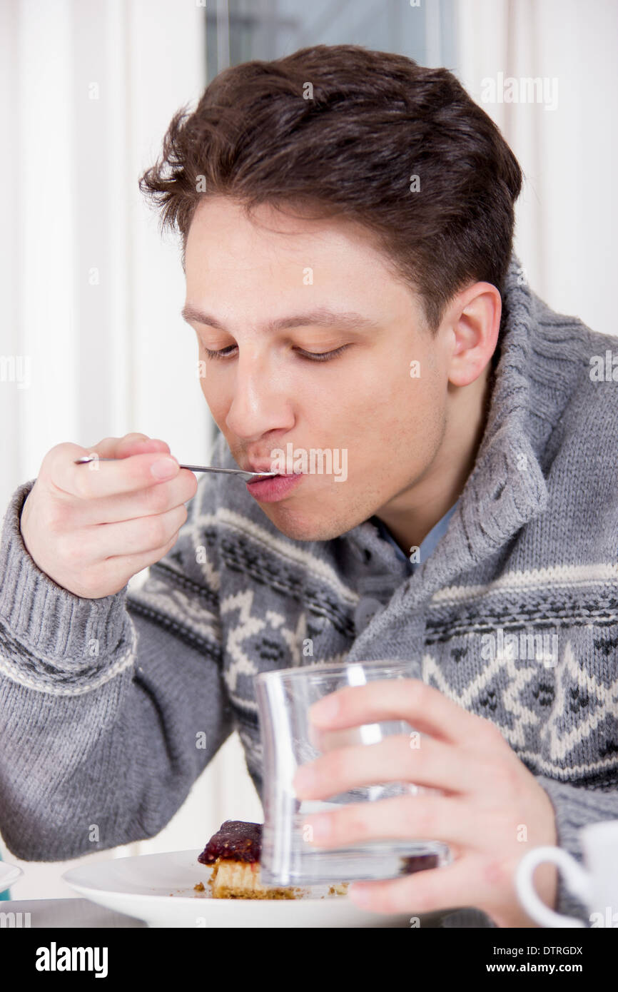 Man eating pie hi-res stock photography and images - Alamy