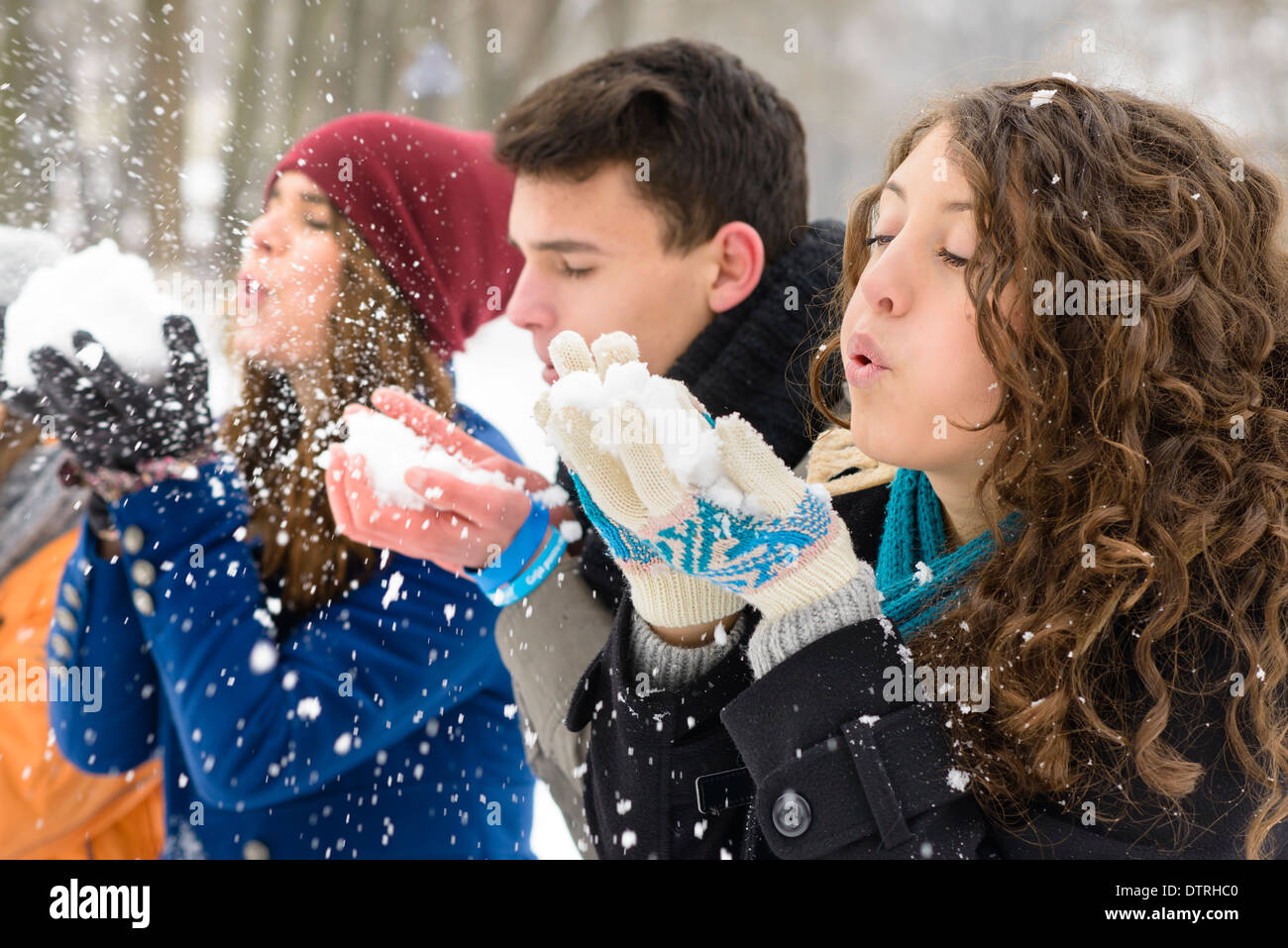 People playing in the snow hi-res stock photography and images - Alamy