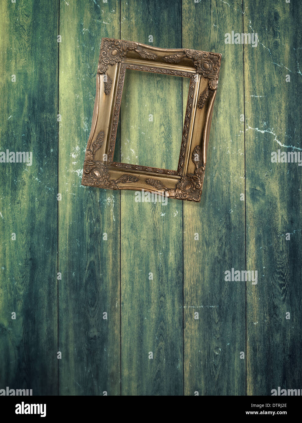 Gold wall frame hi-res stock photography and images - Alamy