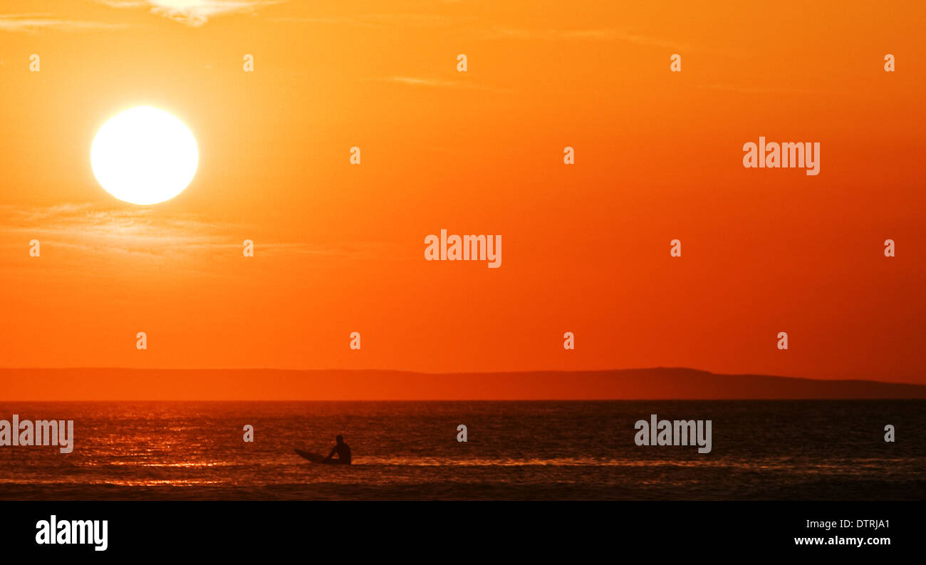 English beach sunset hi-res stock photography and images - Alamy
