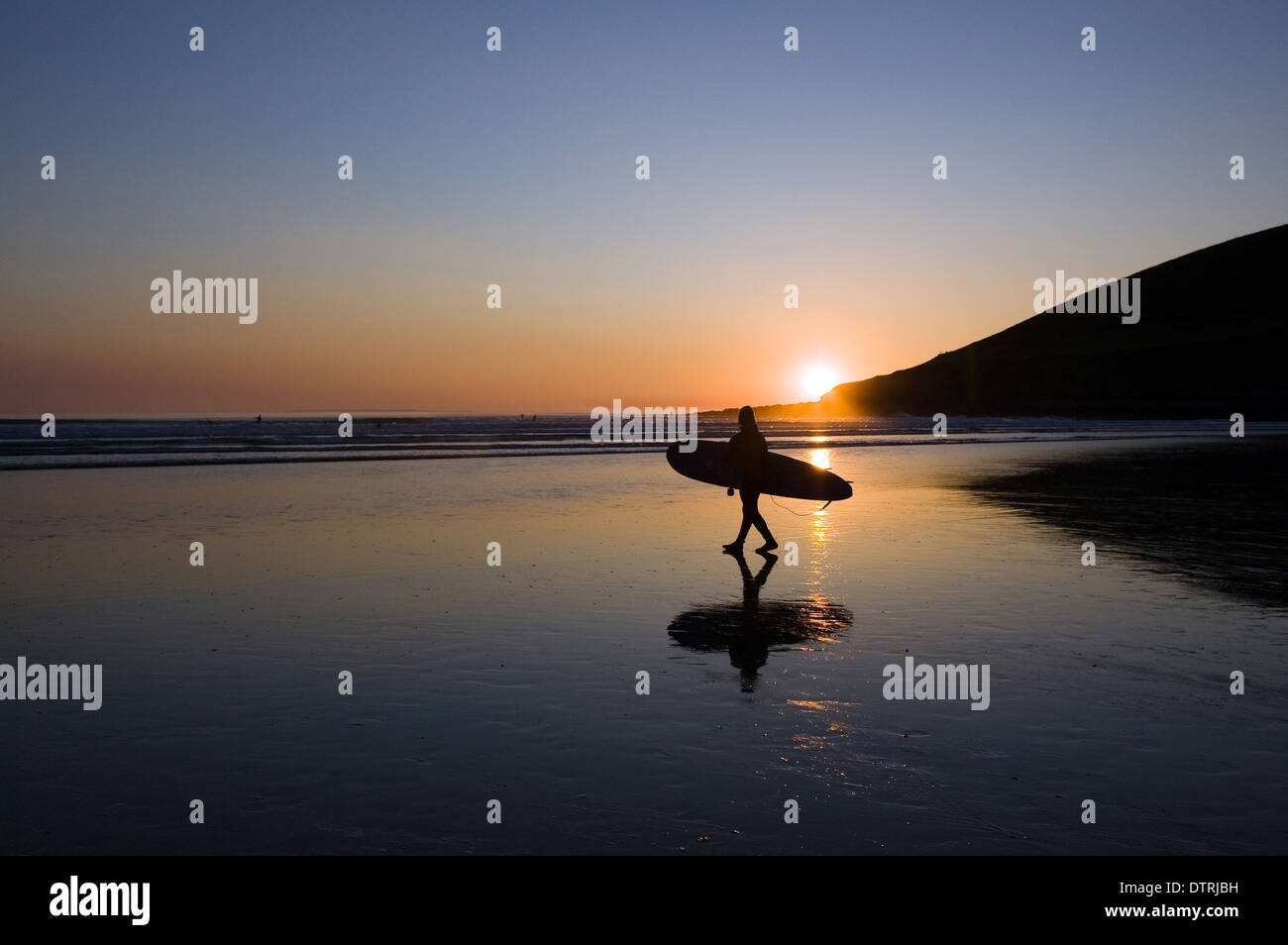 Surfer and sunset hi-res stock photography and images - Alamy