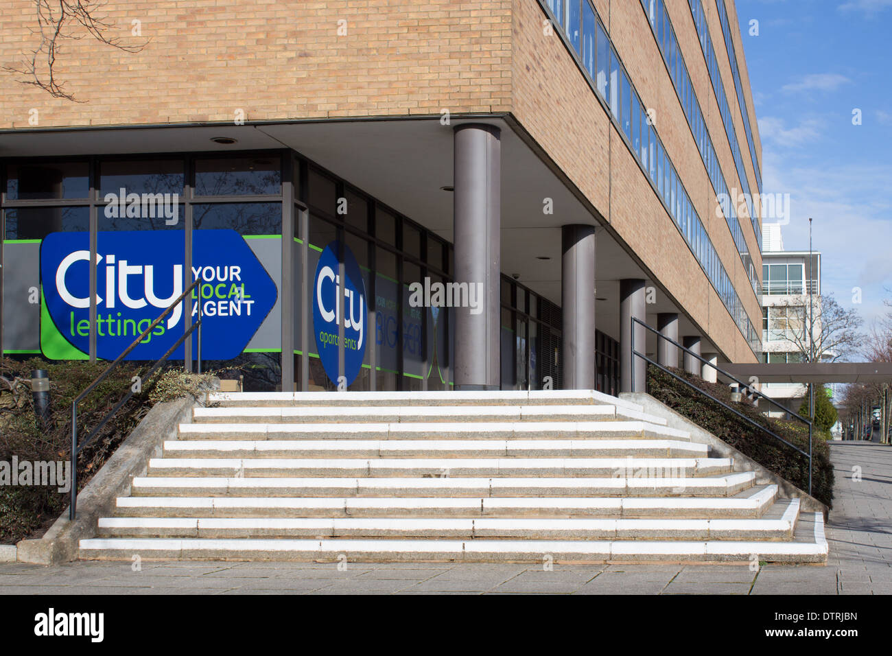 White steps and blue sky hi-res stock photography and images - Alamy