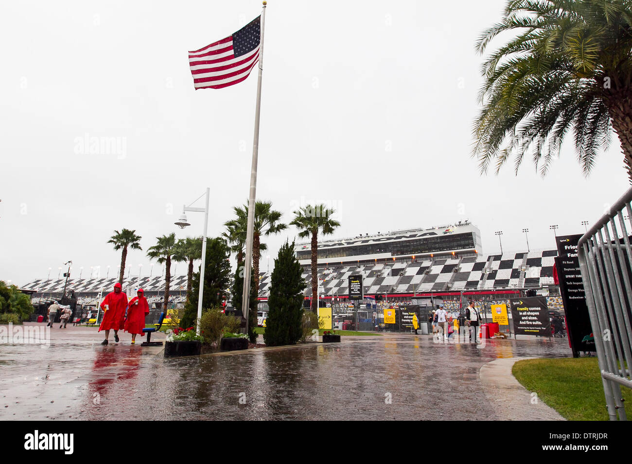 Daytona international speedway fans hi-res stock photography and images ...