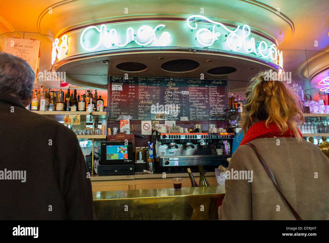 Paris women cafe 1930s hi-res stock photography and images - Alamy