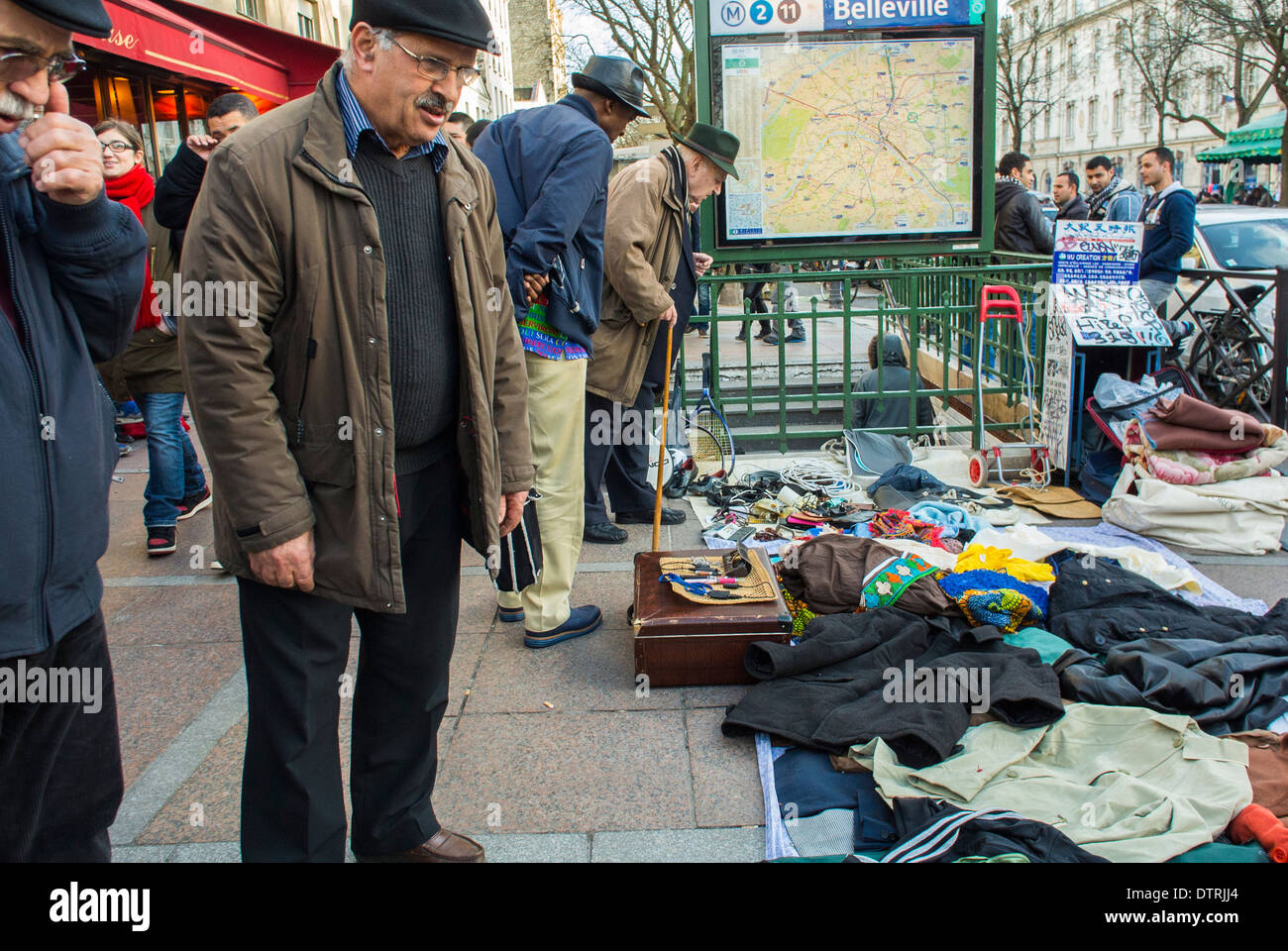 Paris neighbourhoods hi-res stock photography and images - Alamy