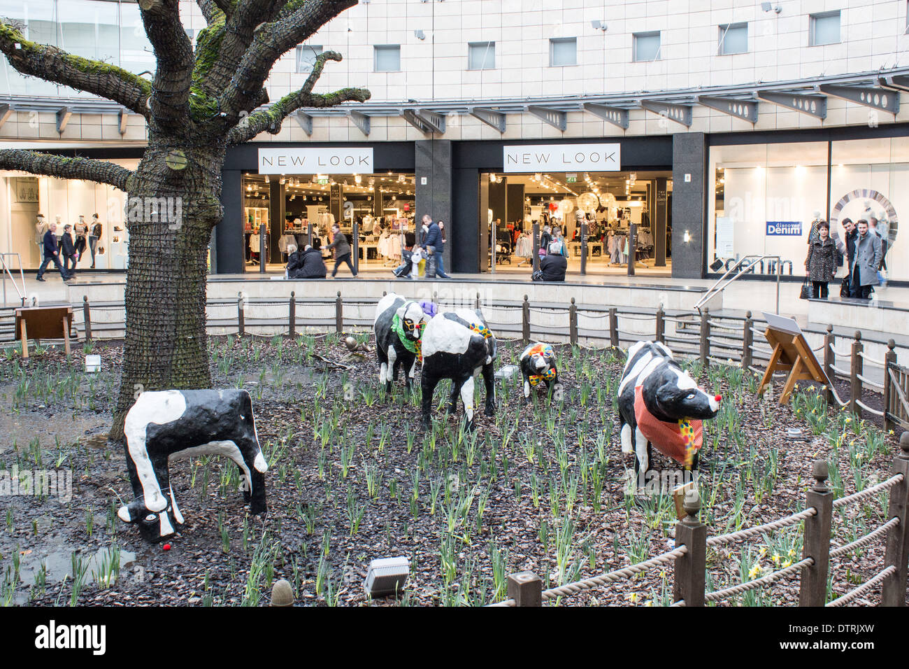Milton keynes concrete cows hi-res stock photography and images - Alamy