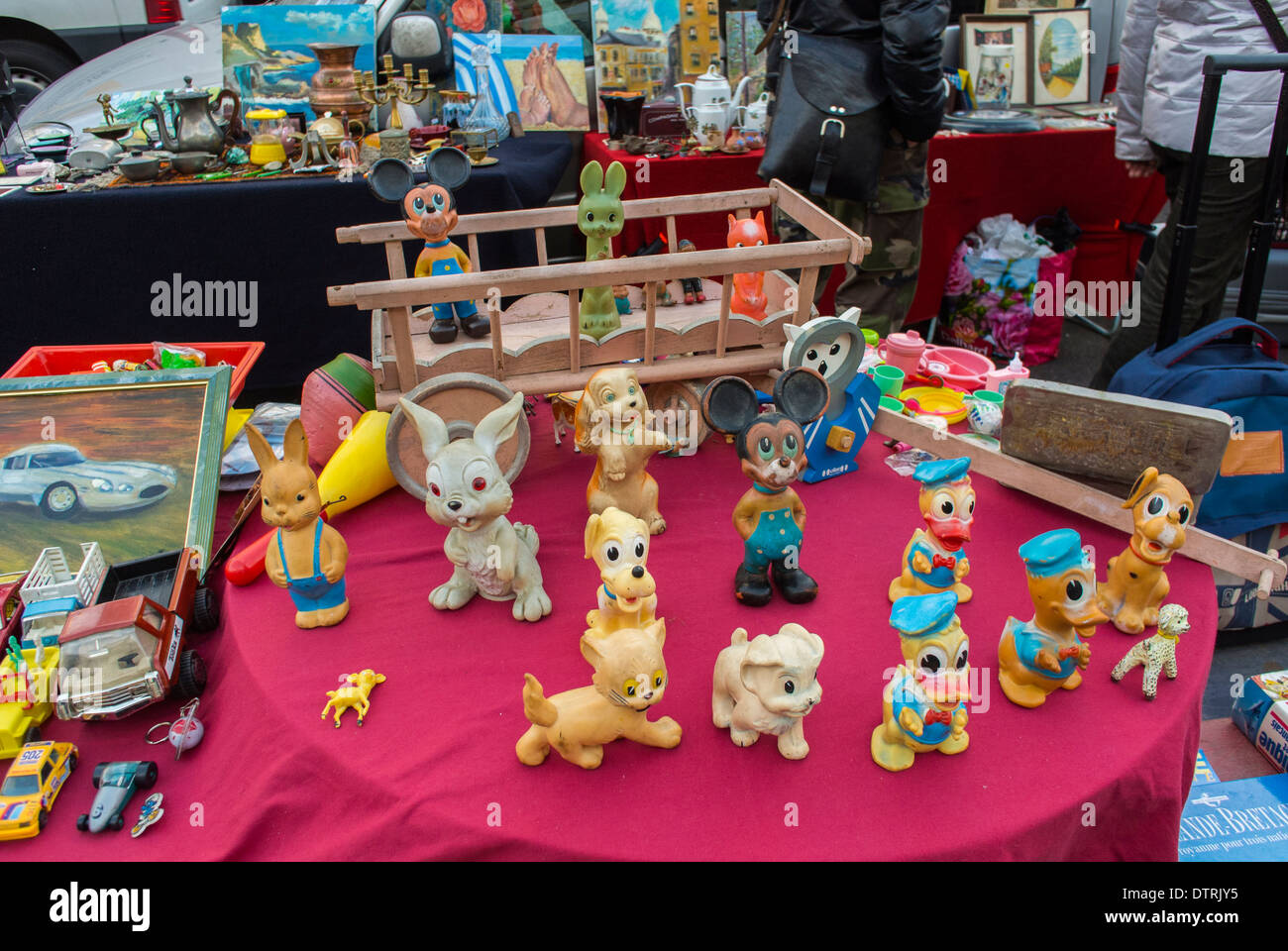 Selling used goods in public market hi-res stock photography and images ...